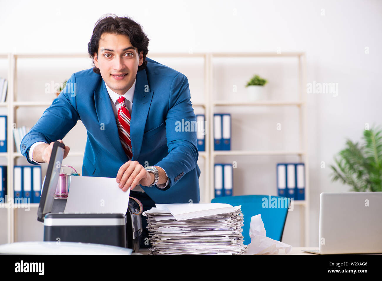 The young employee making copies at copying machine Stock Photo - Alamy