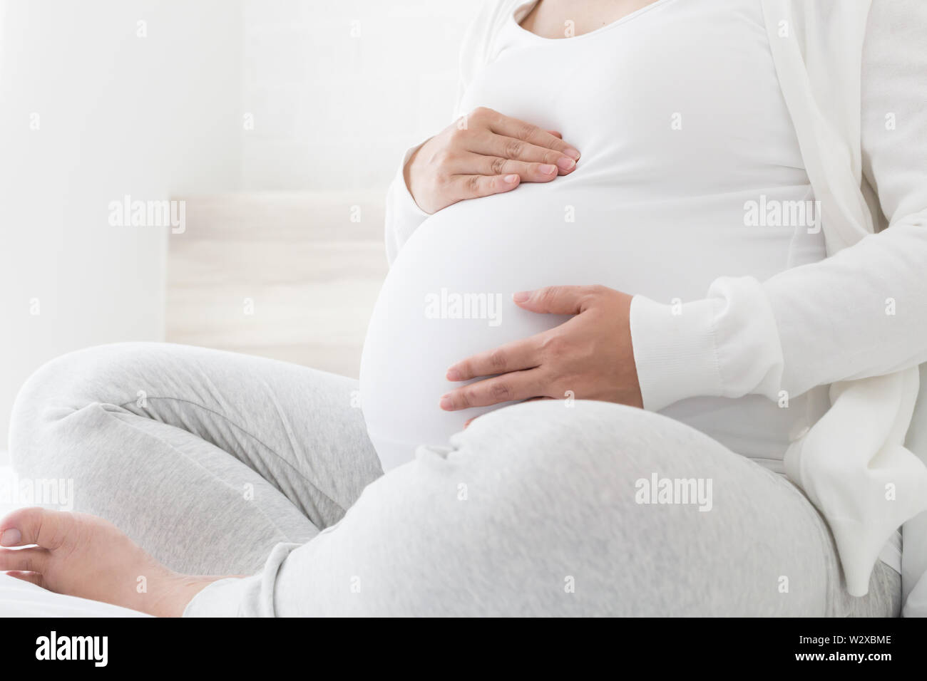 Swollen abdomen hi-res stock photography and images - Alamy