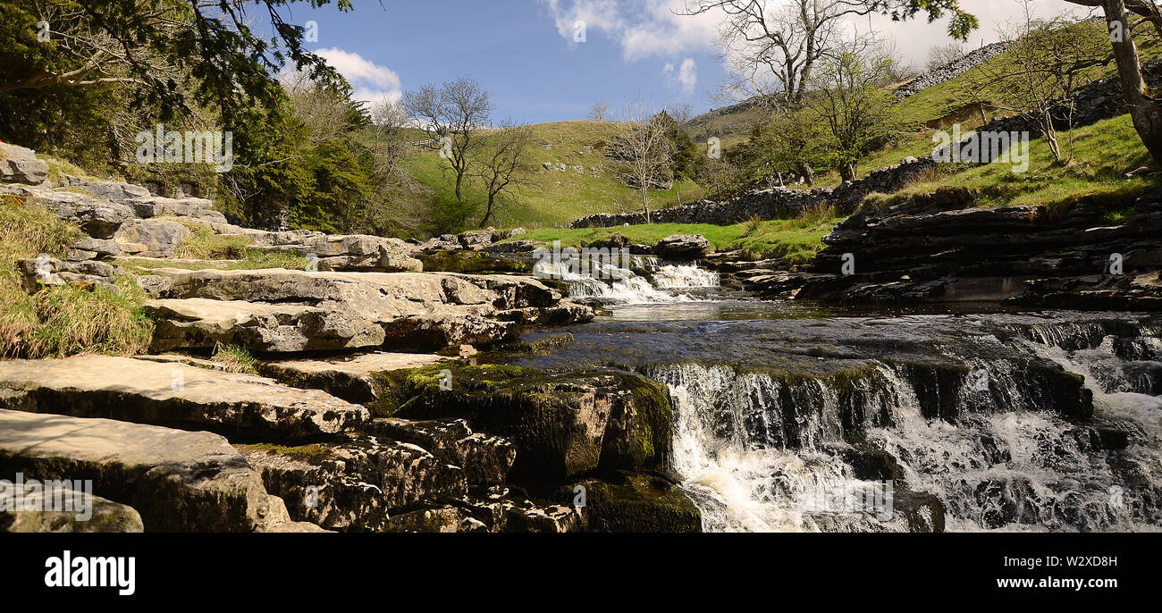 Ingleton falls trail hi-res stock photography and images - Alamy