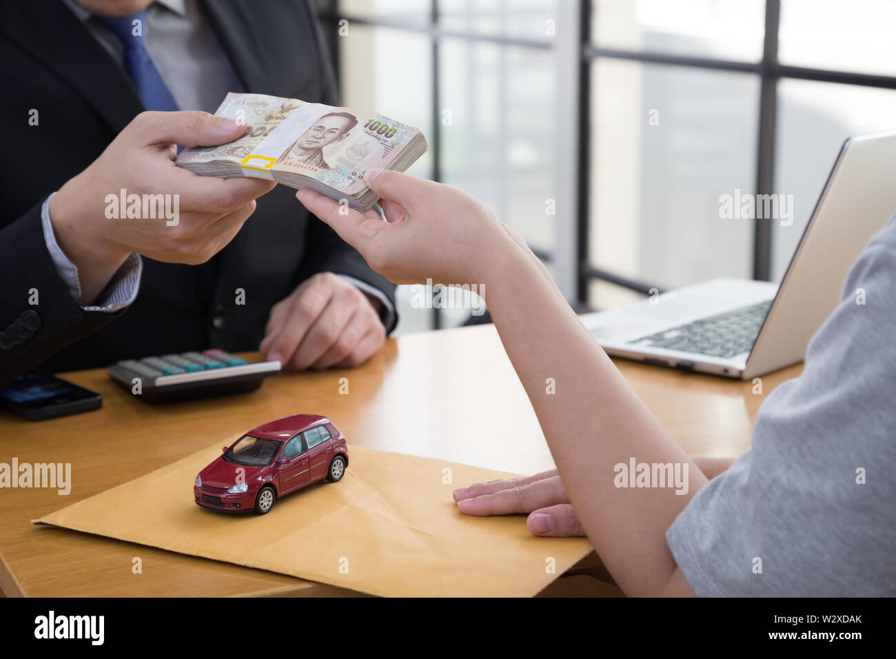 Submit form hi-res stock photography and images - Alamy