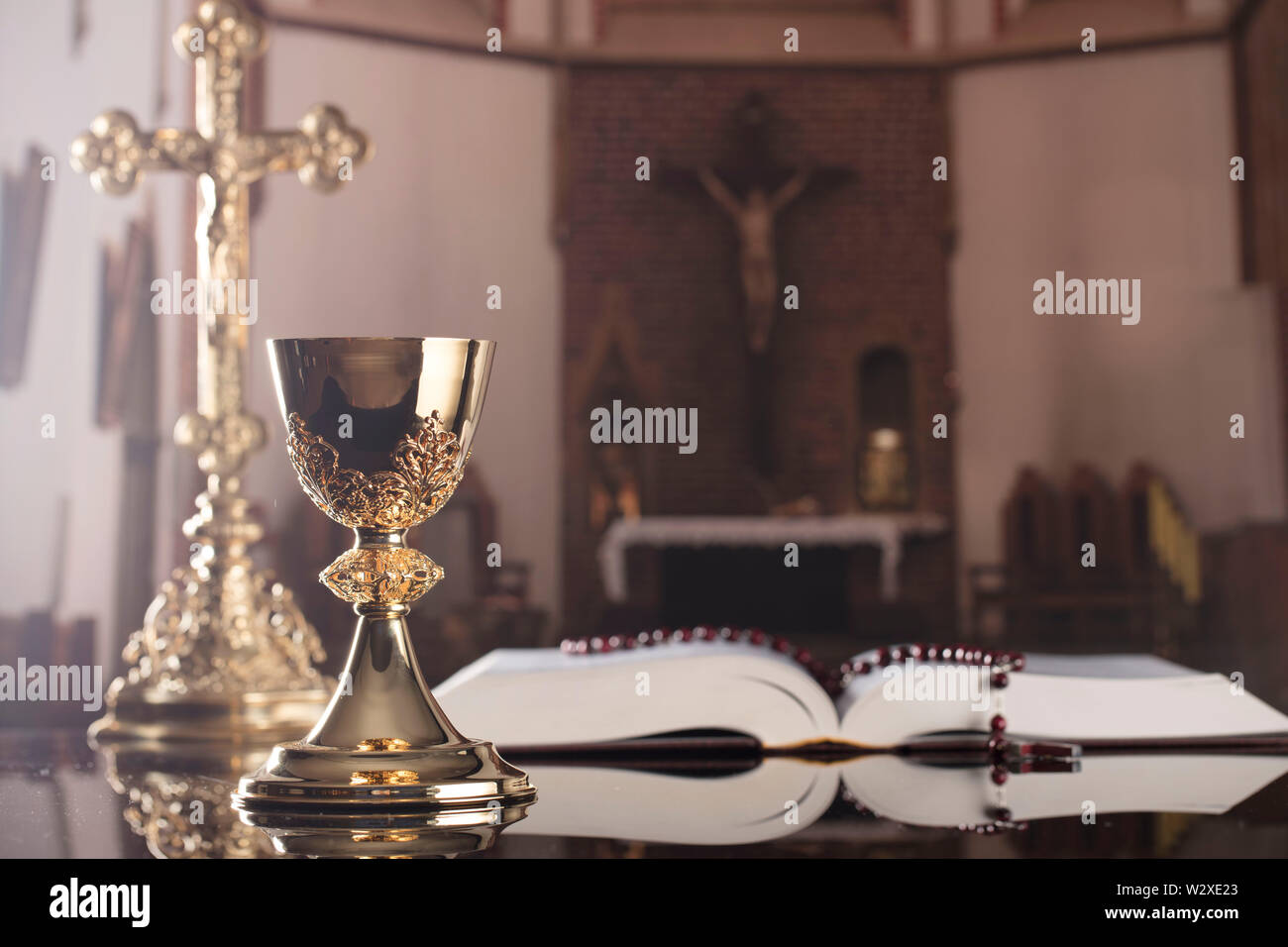 Christian chalice hi-res stock photography and images - Alamy