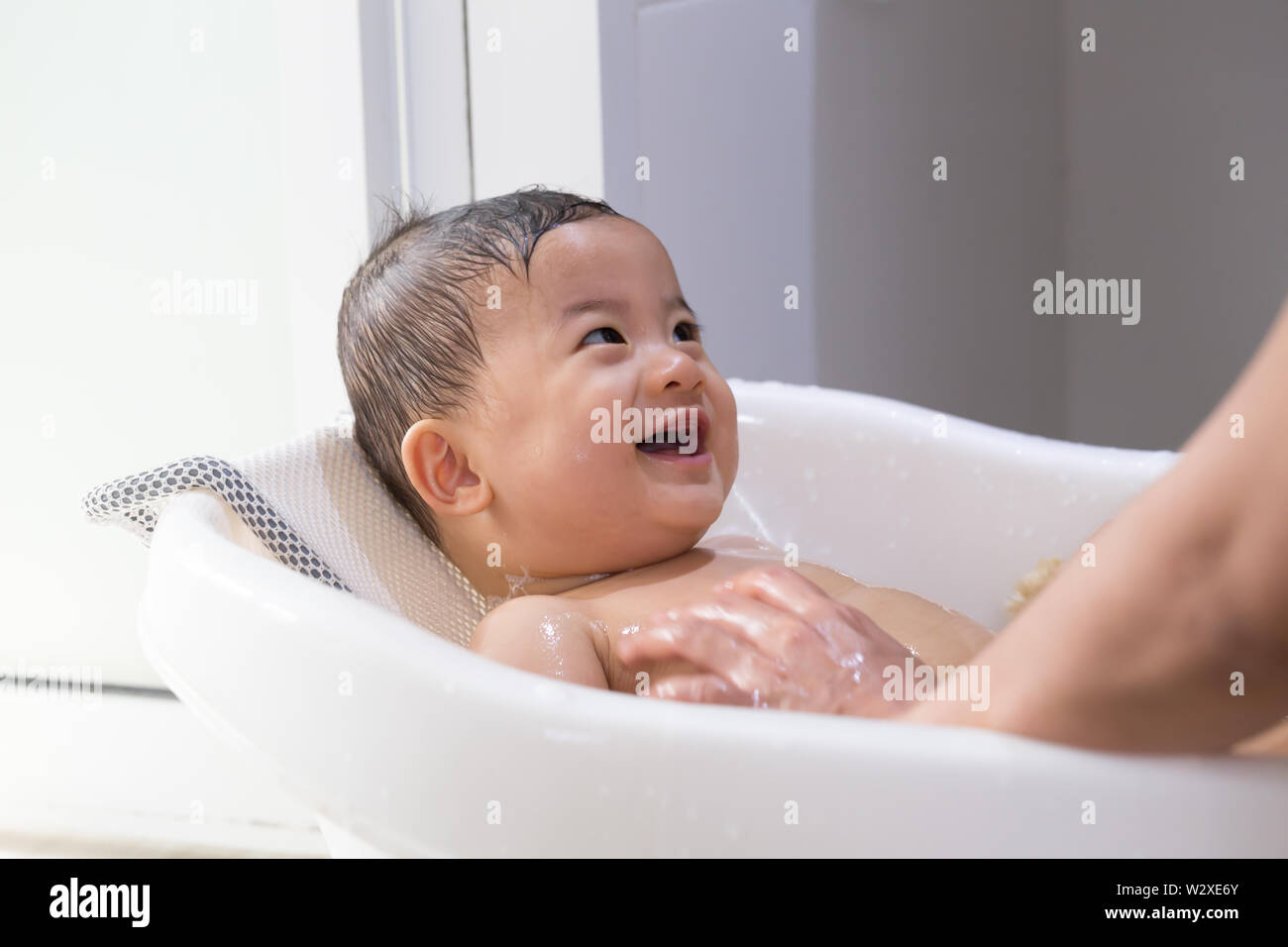 Newborn baby taking bath hi-res stock photography and images - Alamy