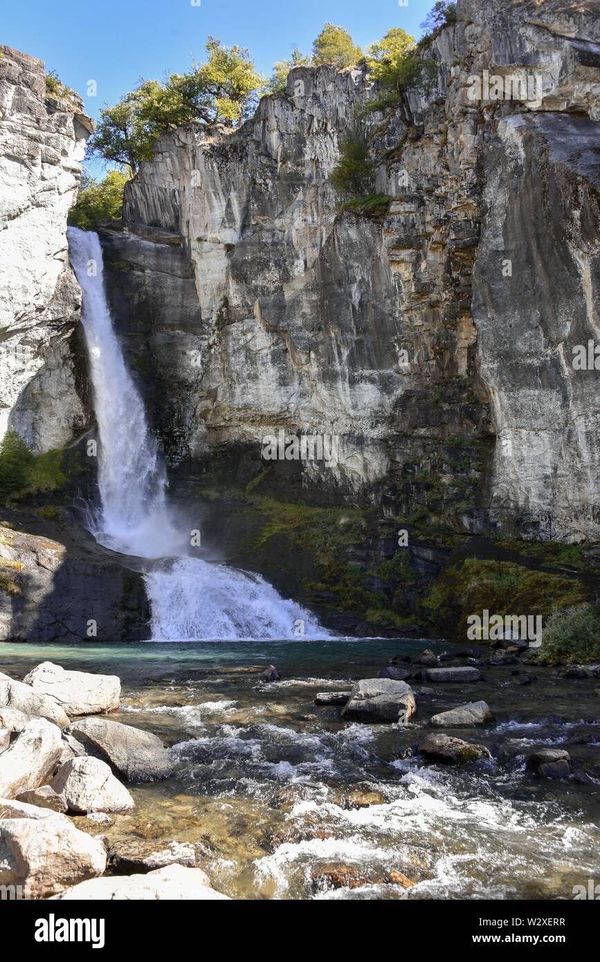 Cascada del Rio de la Cascada Waterfall near El Chalten, Los Glaciares ...