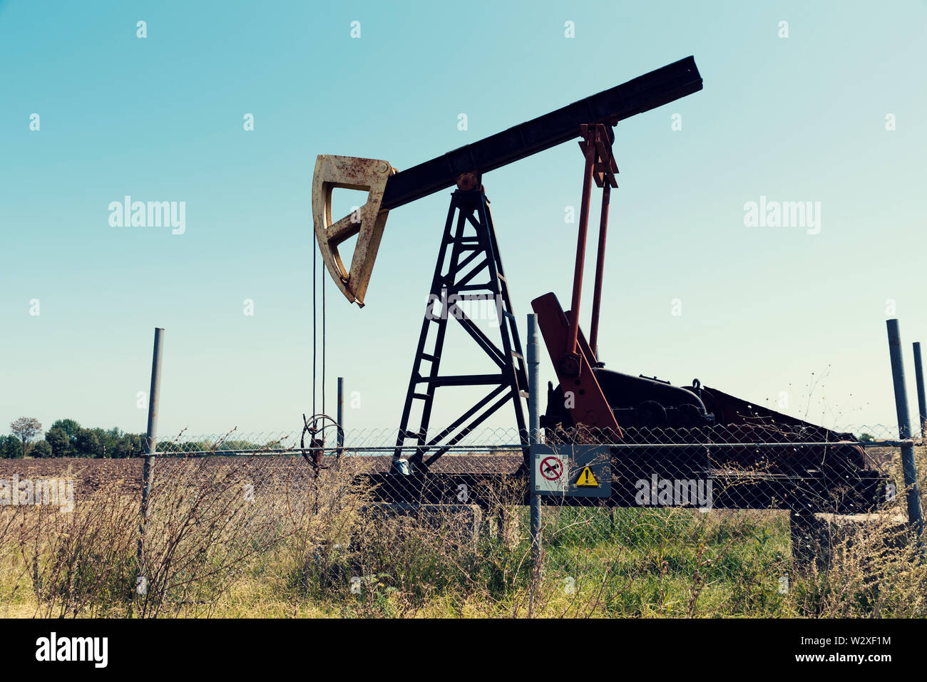Fuel extraction hi-res stock photography and images - Alamy