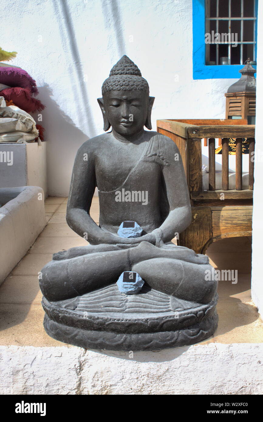 Statue of meditating Buddha Stock Photo - Alamy