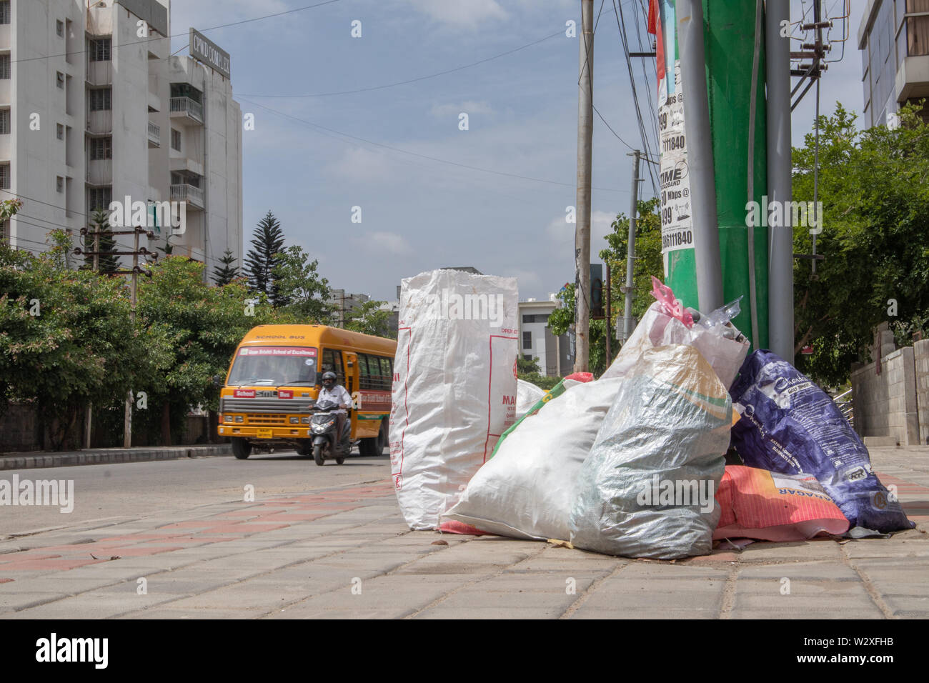 India waste disposal hi-res stock photography and images - Alamy