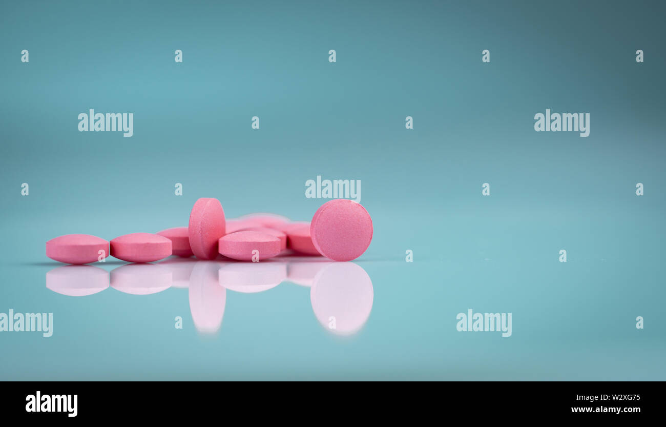 Round pink tablets pill on gradient background. Vitamins and minerals ...