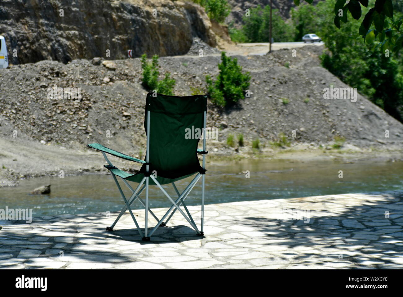 Safari Chair with the View of Zayandeh rood (Zayanderud), Esfahan, Iran ...