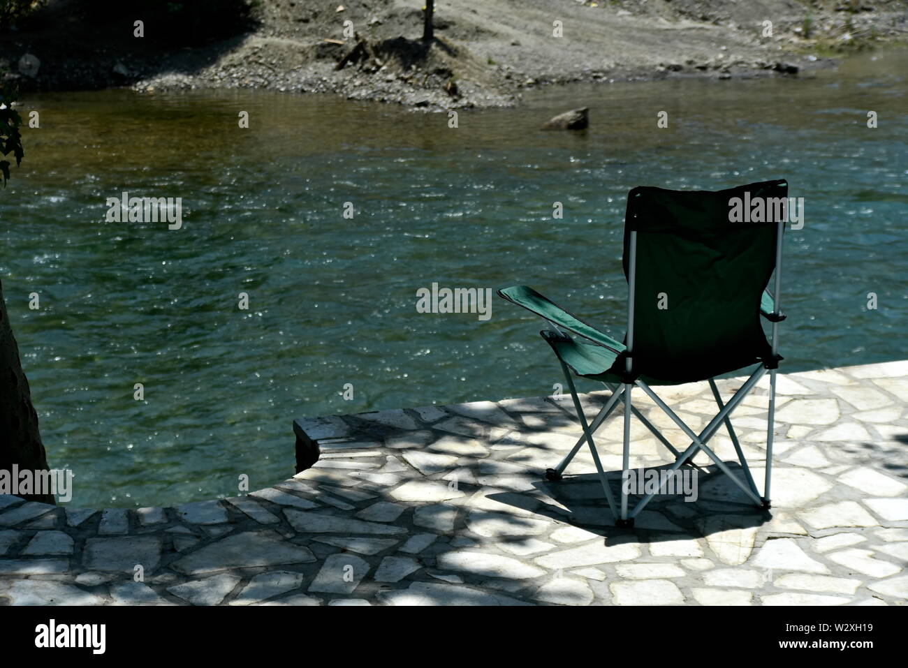 Safari Chair with the View of Zayandeh rood (Zayanderud), Esfahan, Iran ...