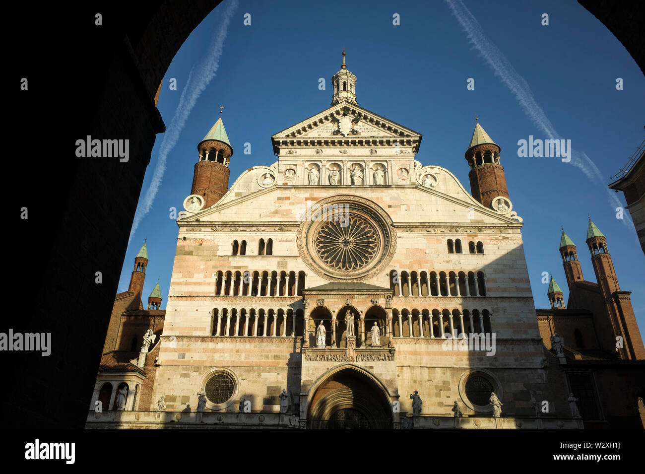Cremona cathedral hi-res stock photography and images - Alamy