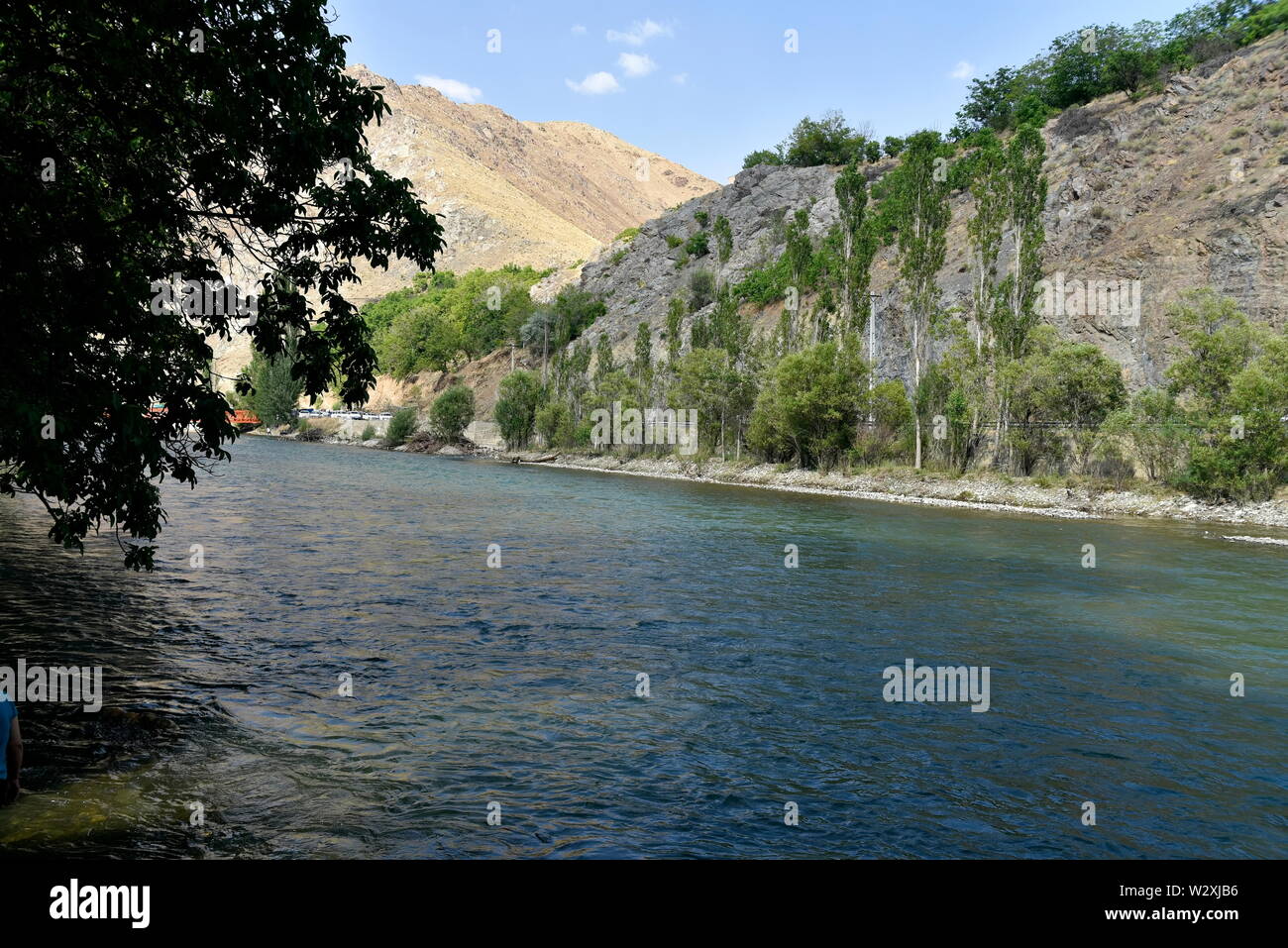 View of Zayandeh rood (Zayanderud), Esfahan, Iran at the day Stock ...