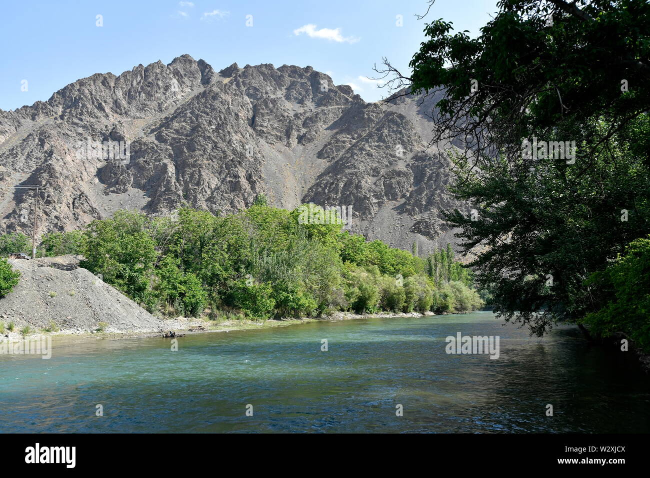 View of Zayandeh rood (Zayanderud), Esfahan, Iran at the day Stock ...