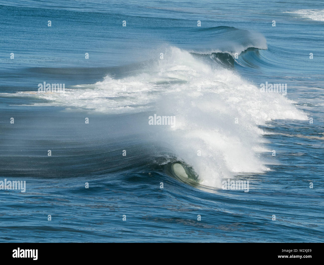 Waves with lots of sea spray Stock Photo - Alamy