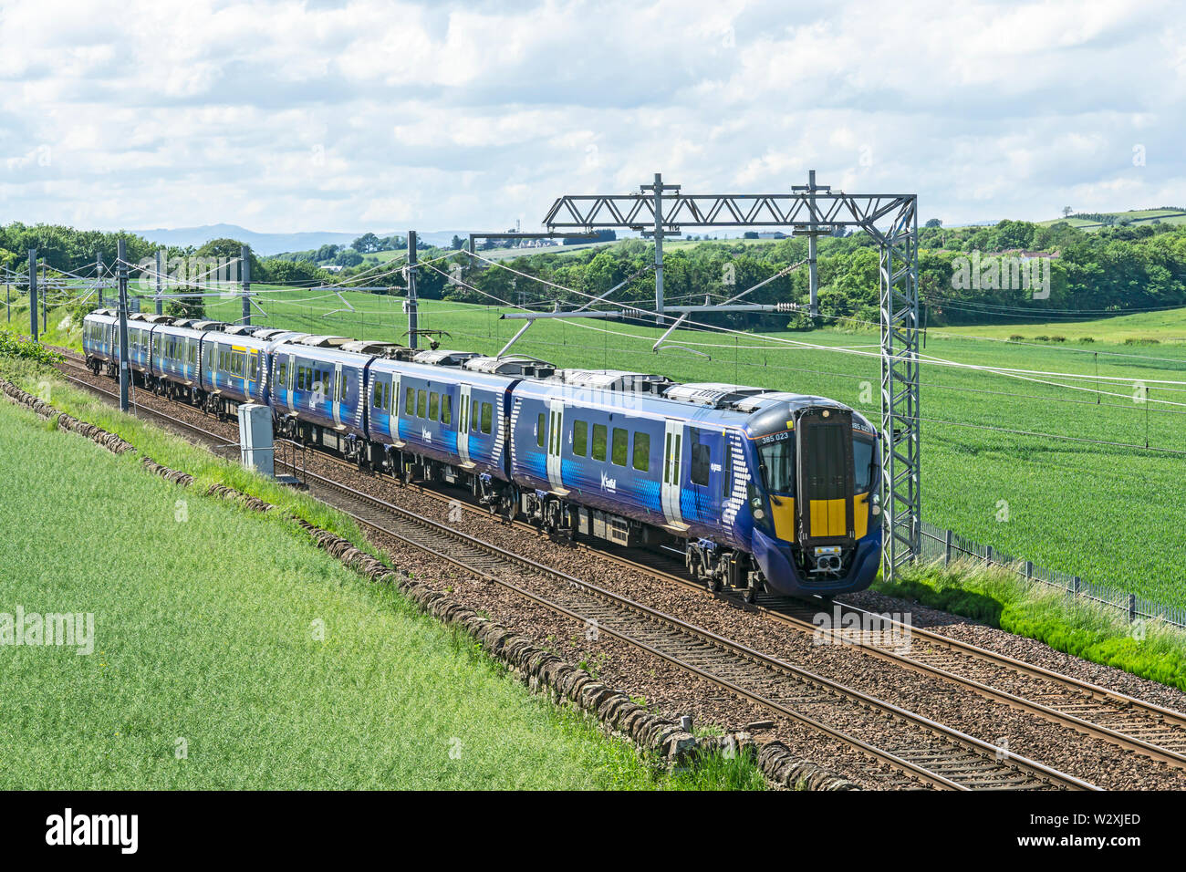 New Scotrail Class 385 EMU trains at Park Farm east of Linlithgow West ...