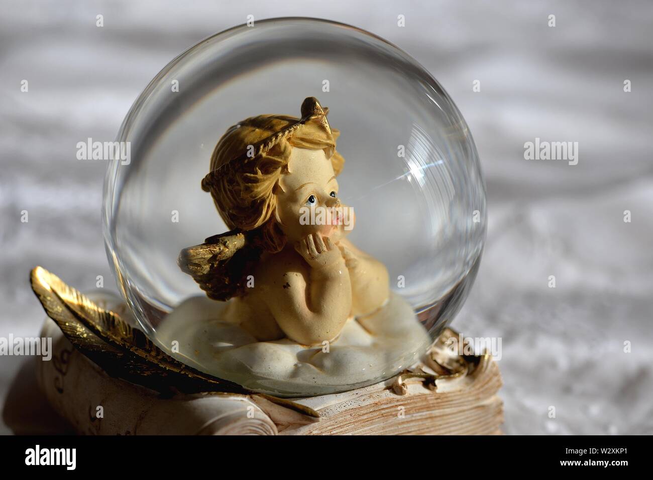 Crystal figurine hi-res stock photography and images - Alamy