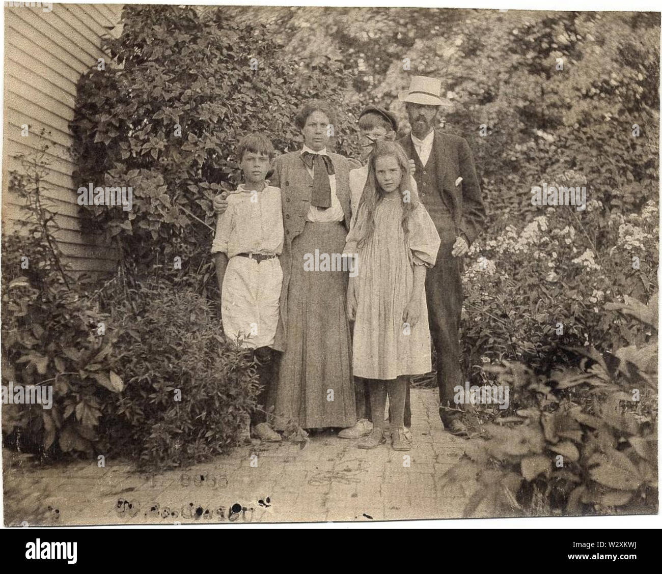 Kenyon and Louise Cox family, taken about 1906 Stock Photo - Alamy