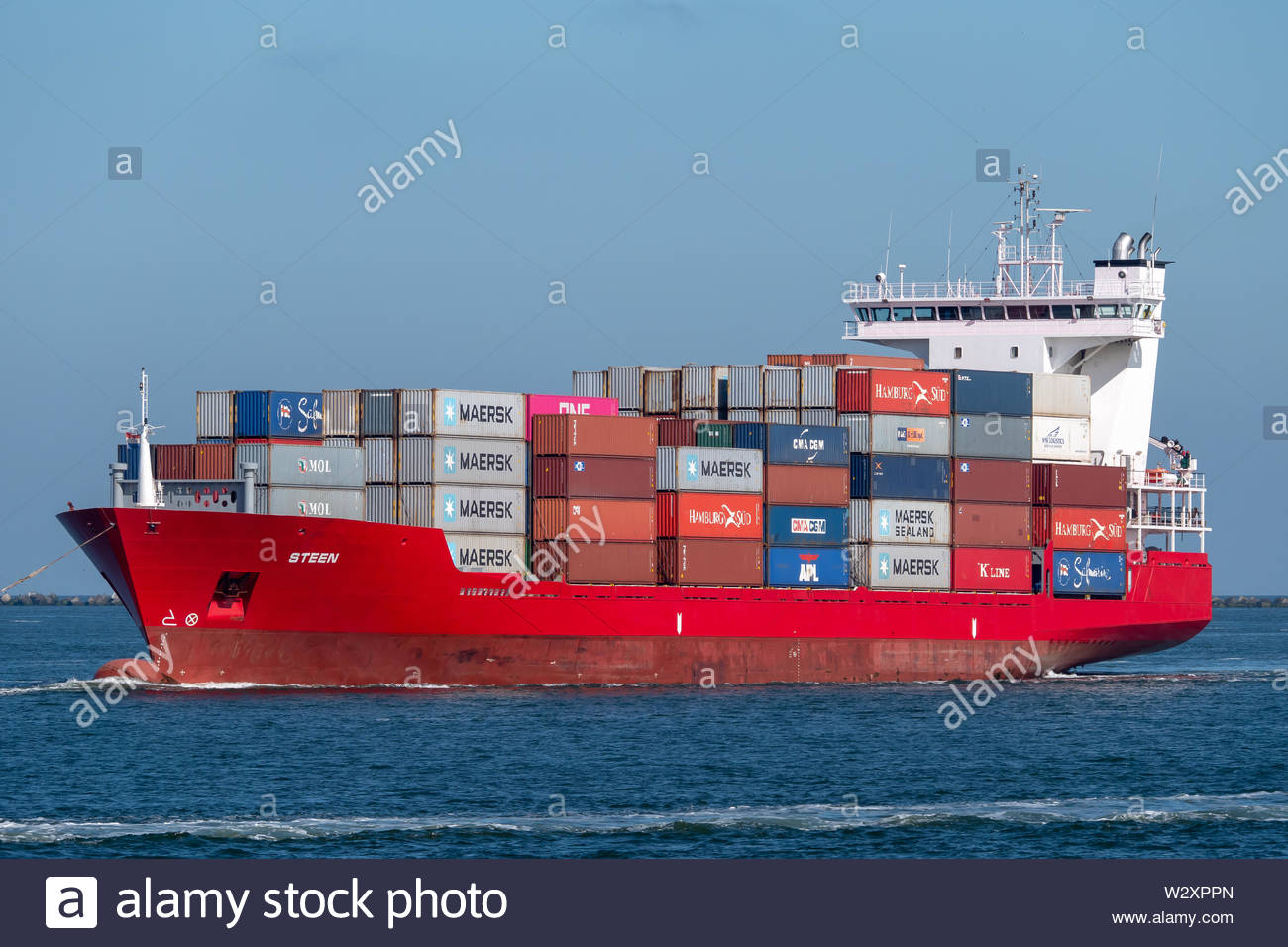 Feeder Container Vessel Stock Photos & Feeder Container Vessel Stock ...