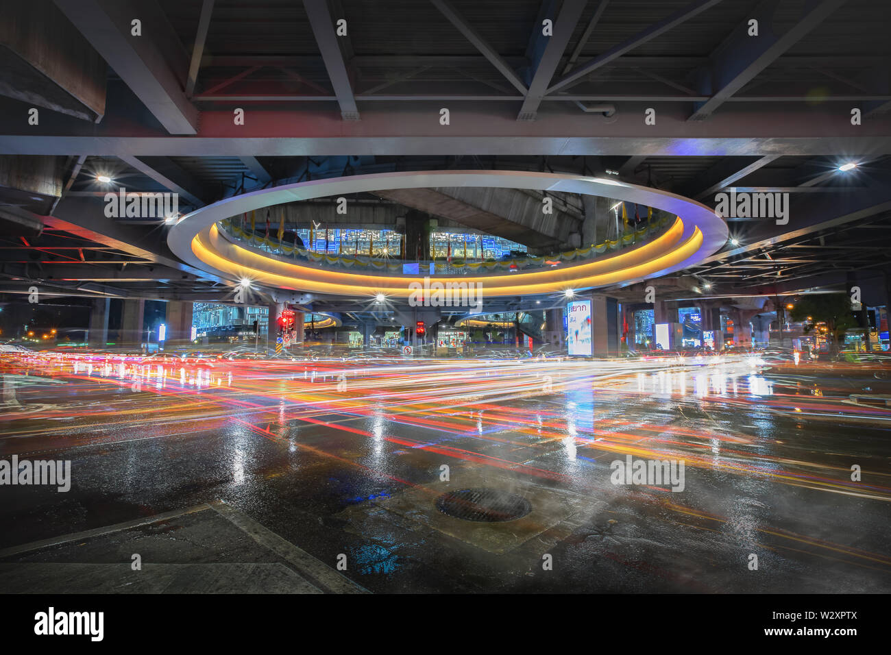 Skywalk pathumwan hi-res stock photography and images - Alamy