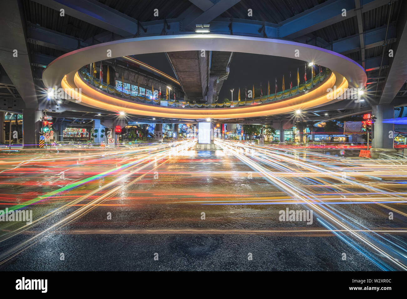 Skywalk pathumwan hi-res stock photography and images - Alamy