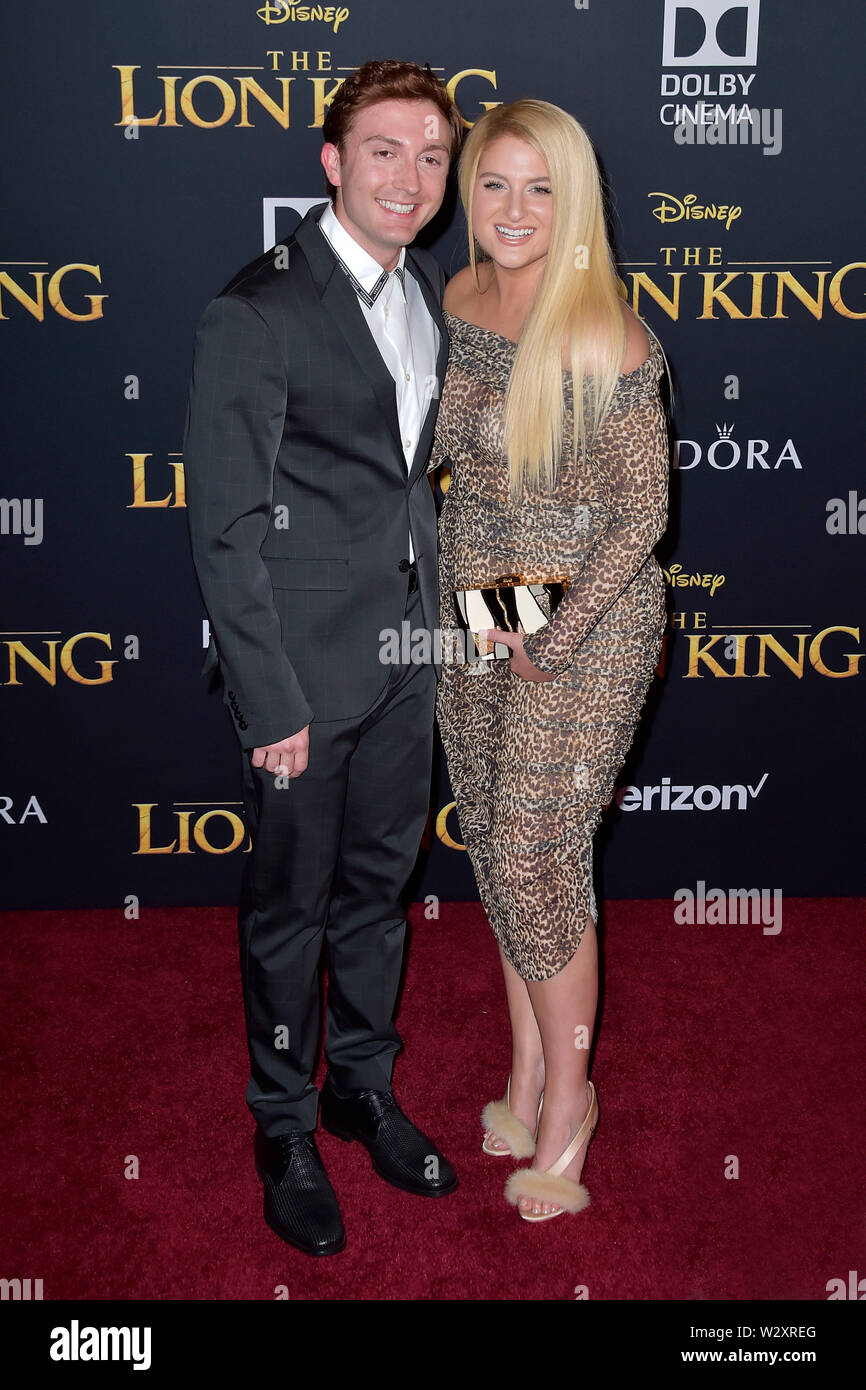 Daryl Sabara And Girlfriend