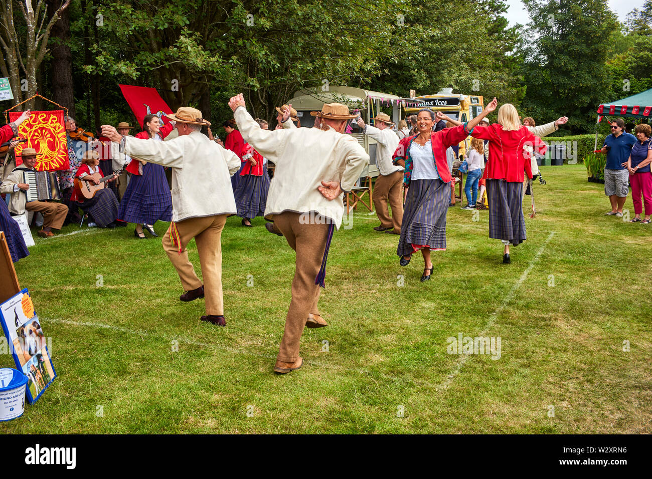 Men women in costume dancing hi-res stock photography and images - Alamy