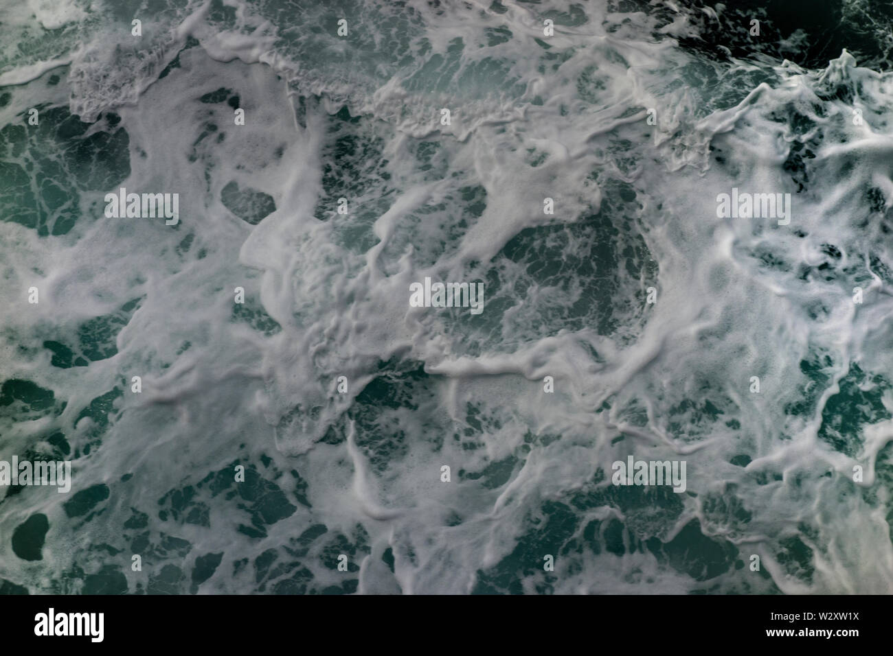 Foaming ocean water Stock Photo - Alamy