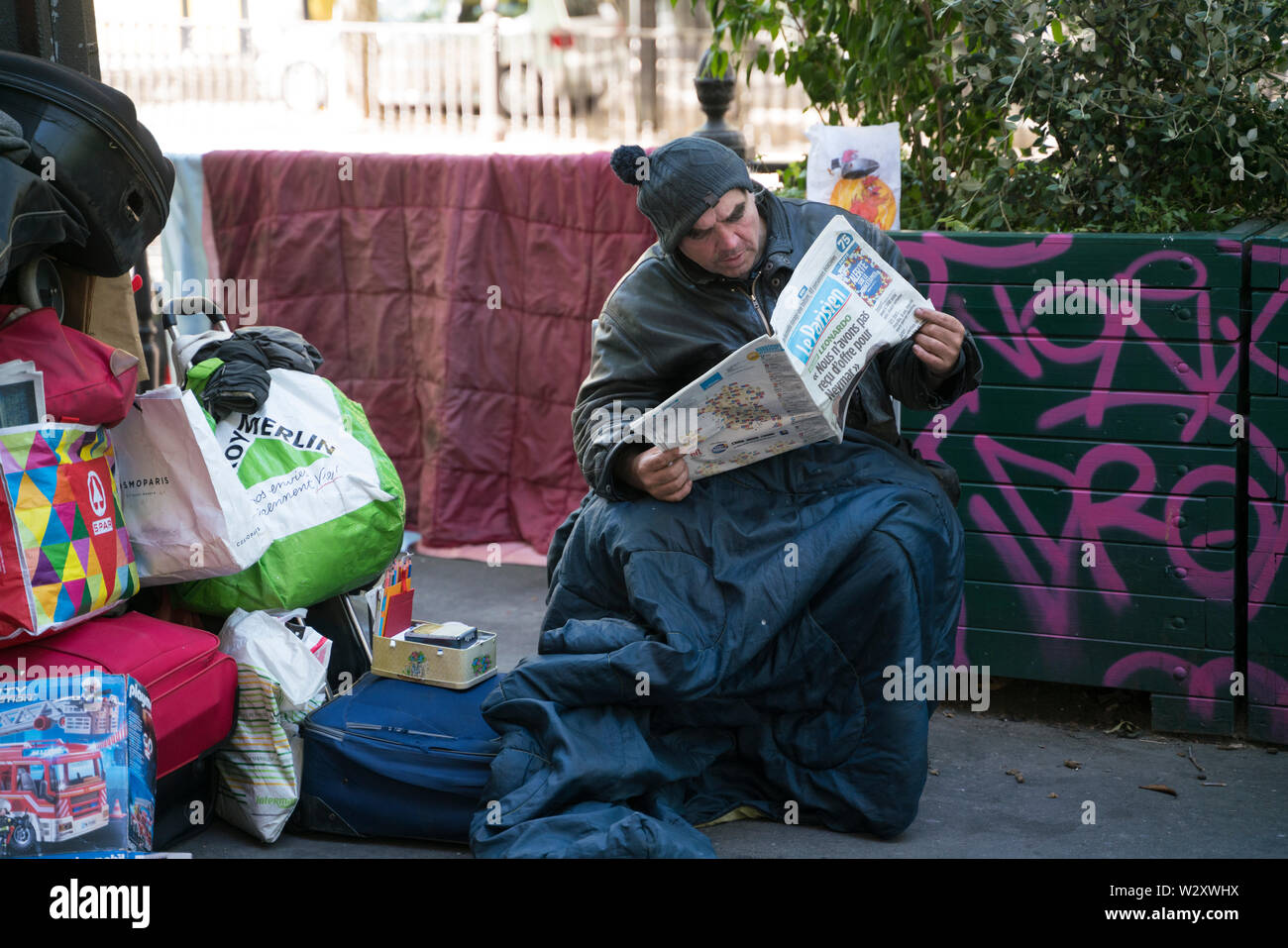 Paris homeless man hi-res stock photography and images - Alamy
