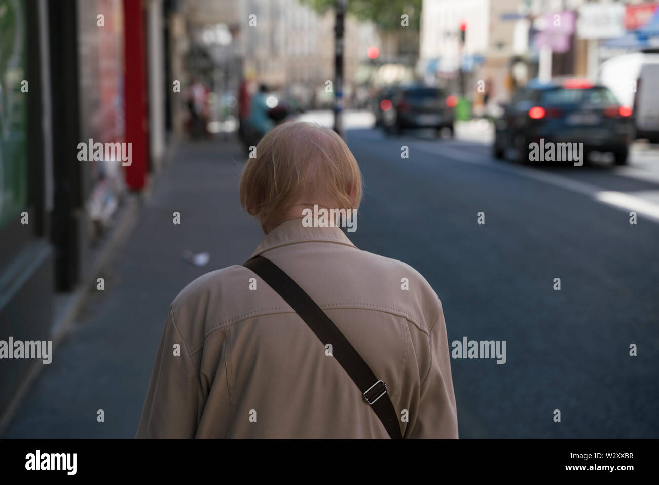 Paris street life hi-res stock photography and images - Alamy