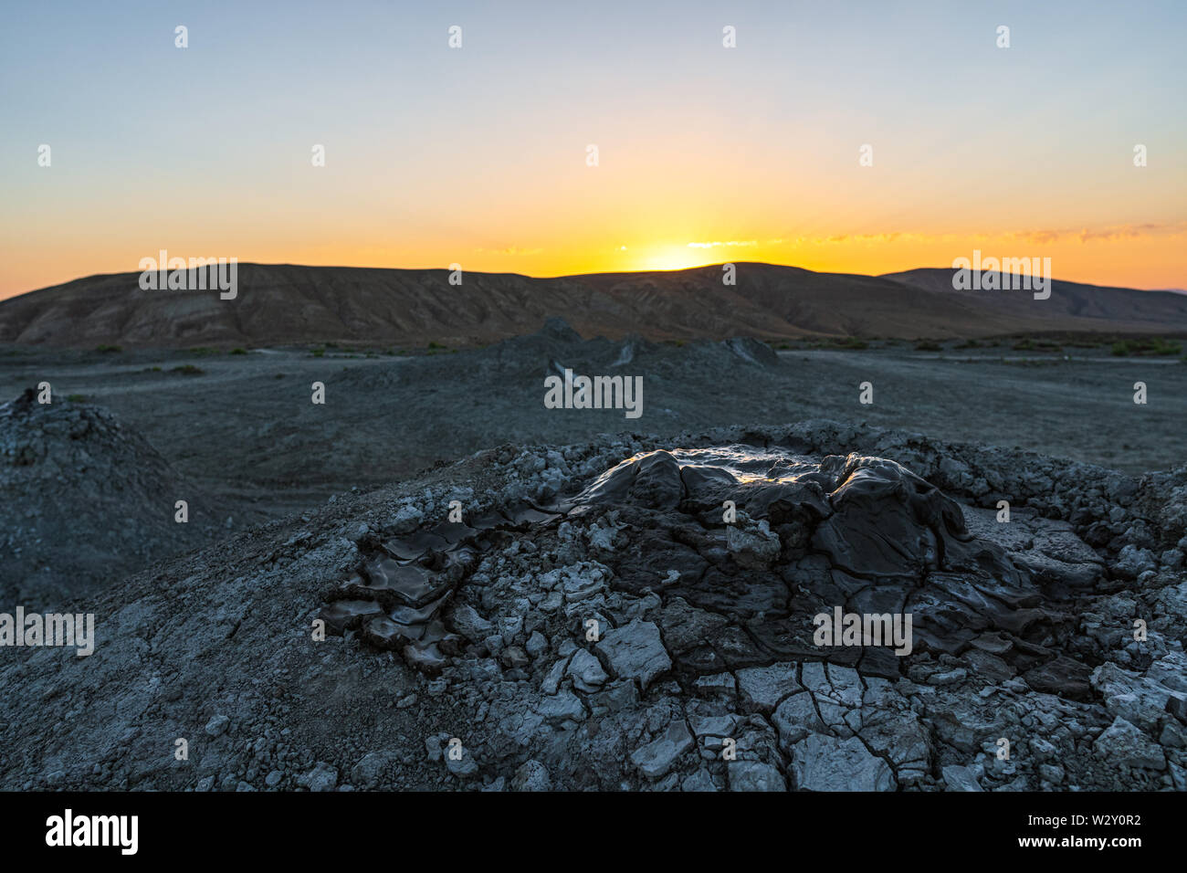 Rays in volcanic eruption hi-res stock photography and images - Alamy