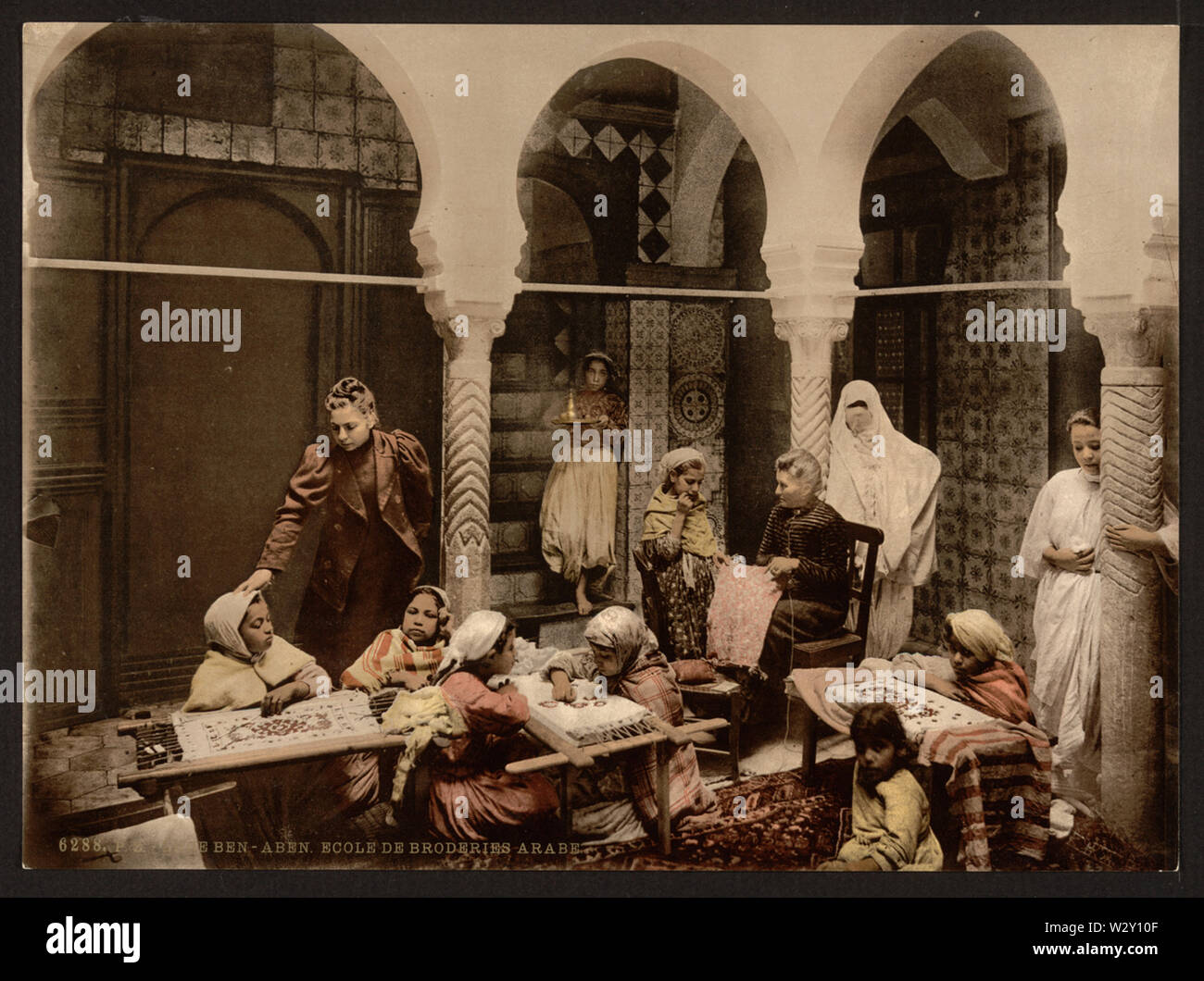Arab school of embroidery hi-res stock photography and images - Alamy