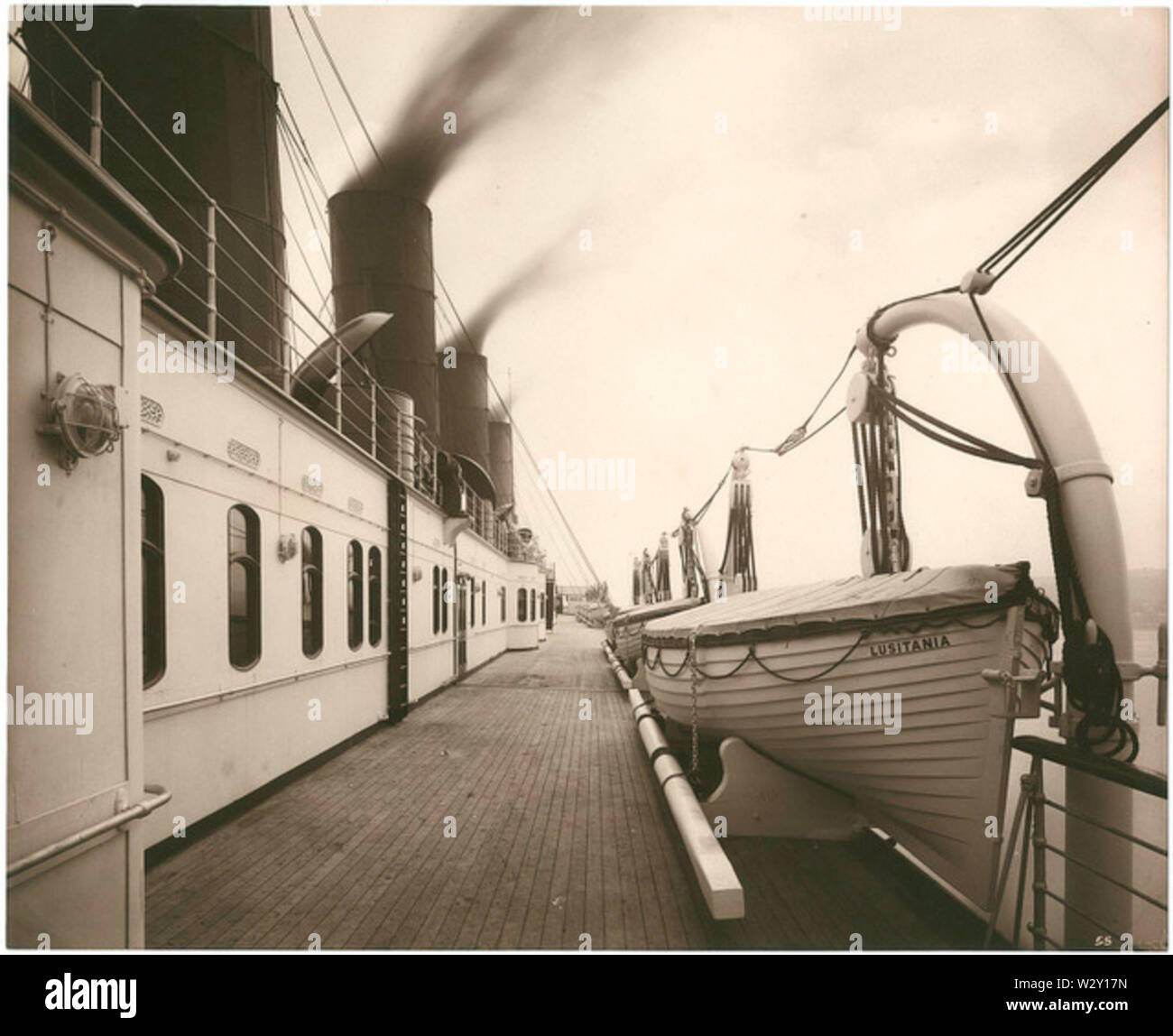 Ocean liner deck Cut Out Stock Images & Pictures - Alamy