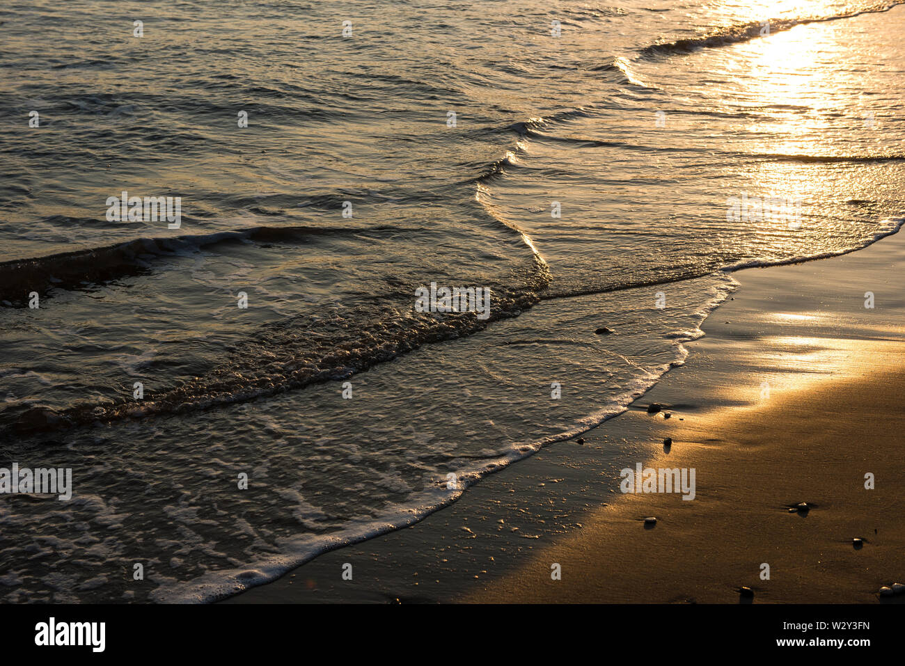 Washing sandy beach hi-res stock photography and images - Alamy