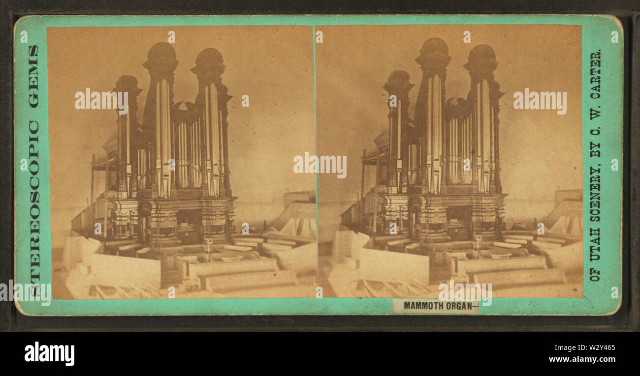 Organ music performances hi-res stock photography and images - Alamy