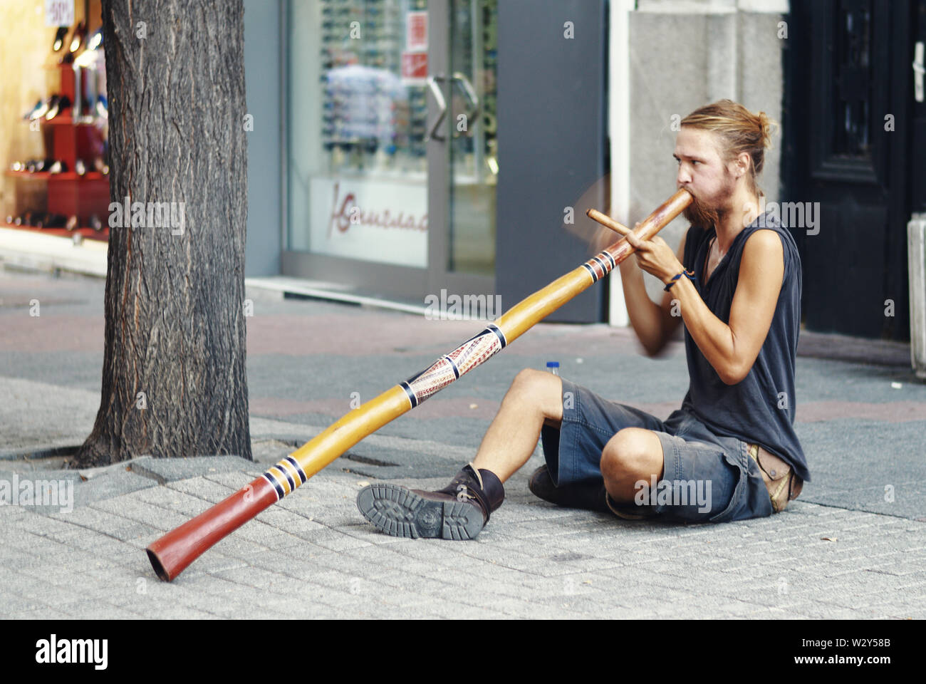 Street musician playing flute hi-res stock photography and images - Alamy