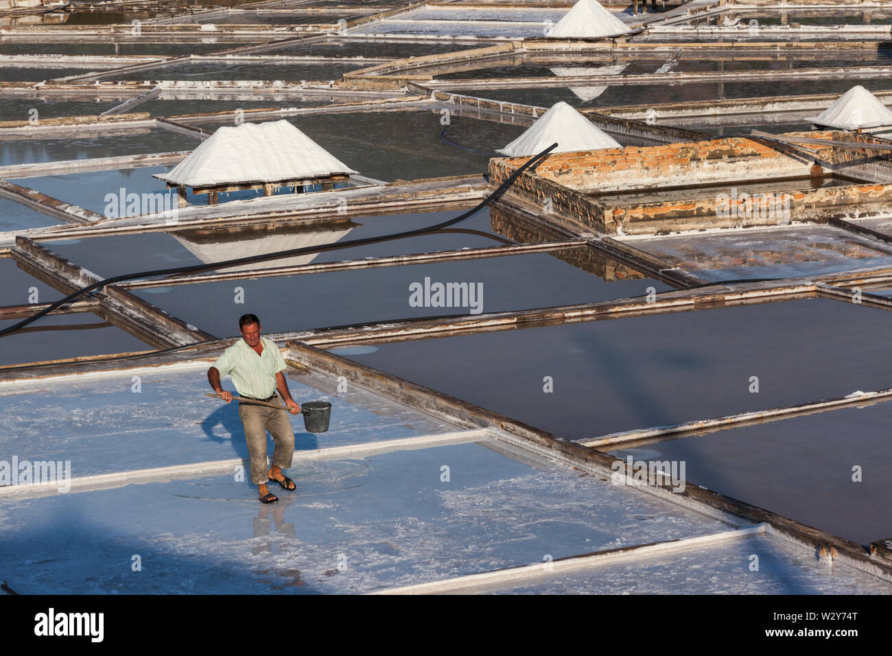 Expanse of crystals hi-res stock photography and images - Alamy