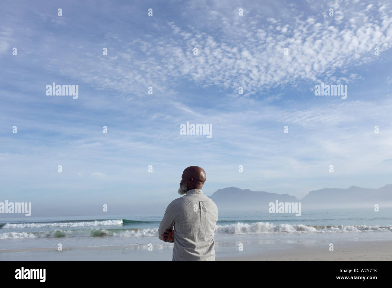 Man gazing hi-res stock photography and images - Alamy
