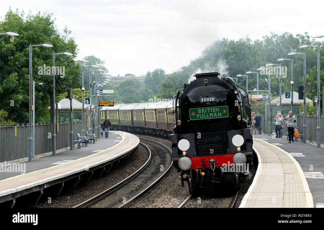 Merchant Navy Class steam locomotive "Clan Line" arriving at Warwick ...