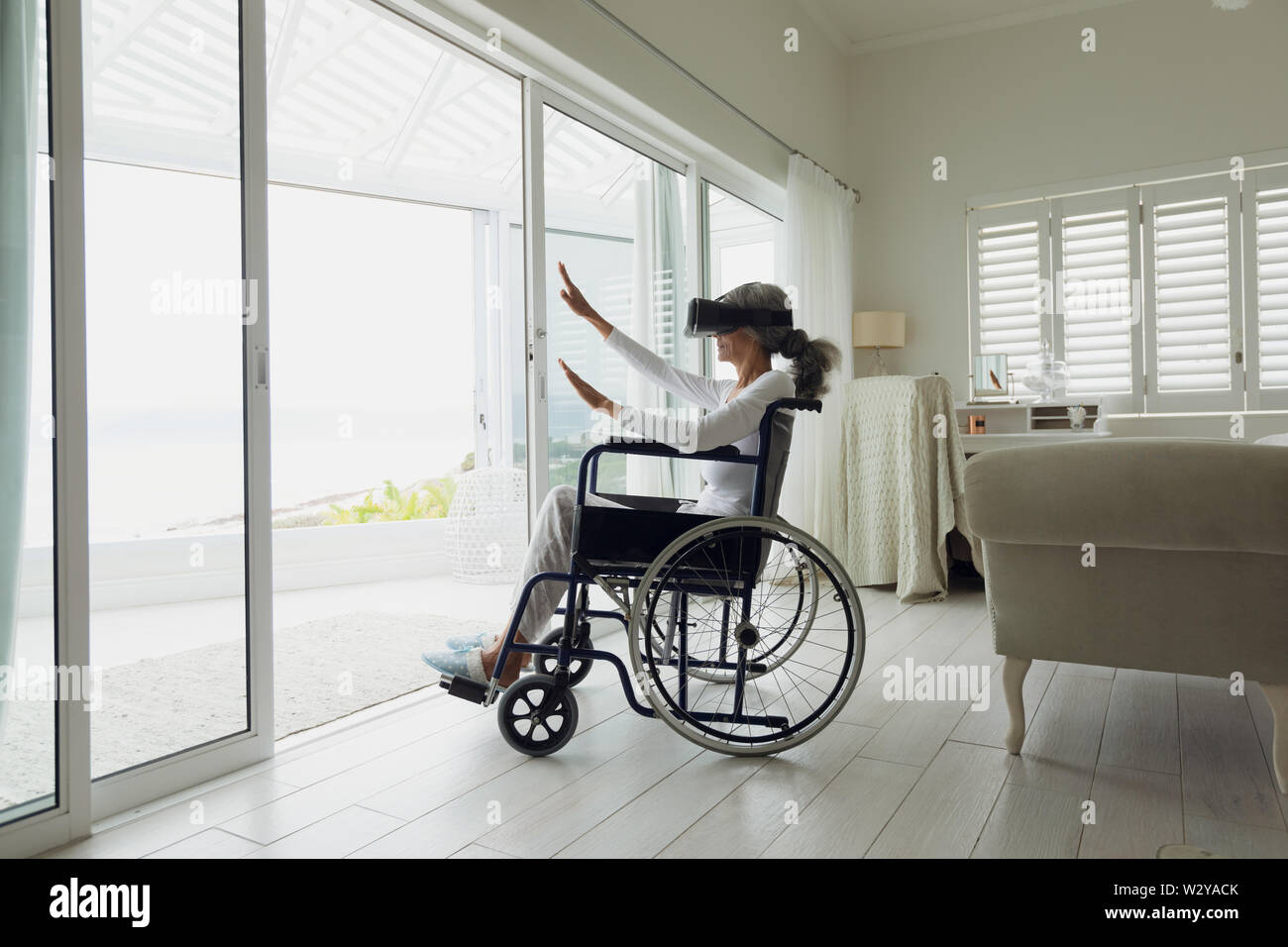 Woman on the wheelchair hi-res stock photography and images - Alamy