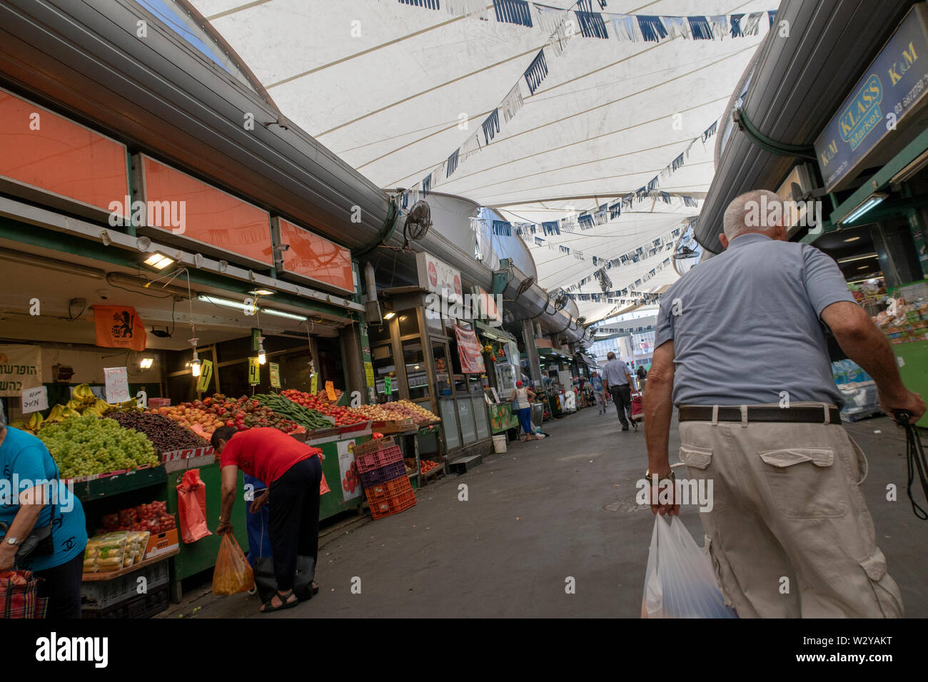 HaTikva market TEL AVIV Stock Photo - Alamy