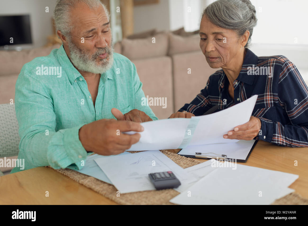 Couple doing finances hi-res stock photography and images - Alamy