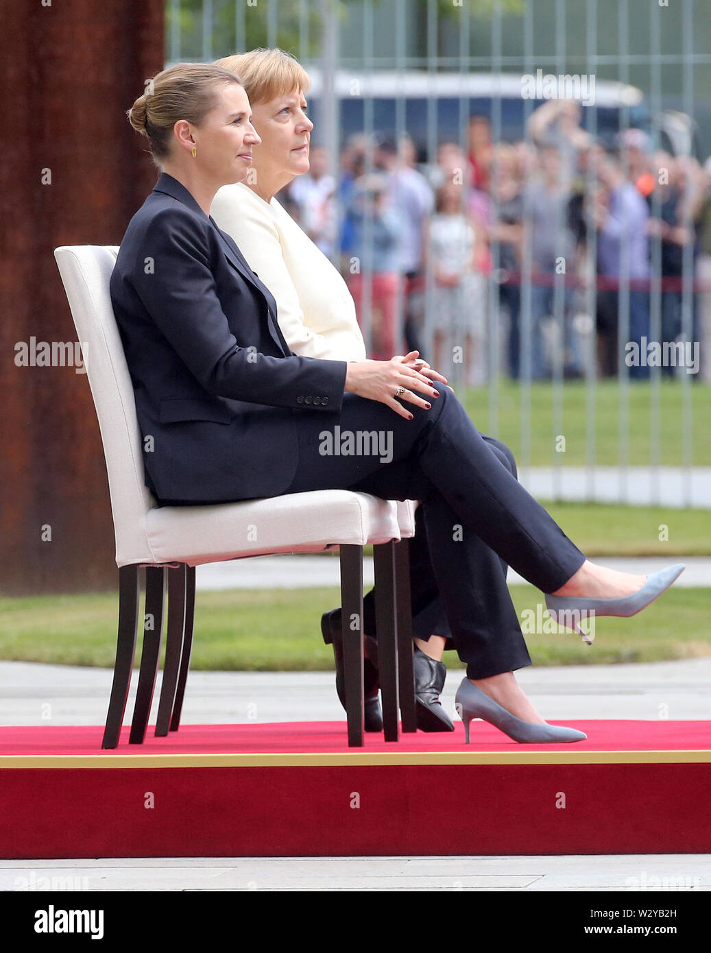 Seated position hi-res stock photography and images - Alamy