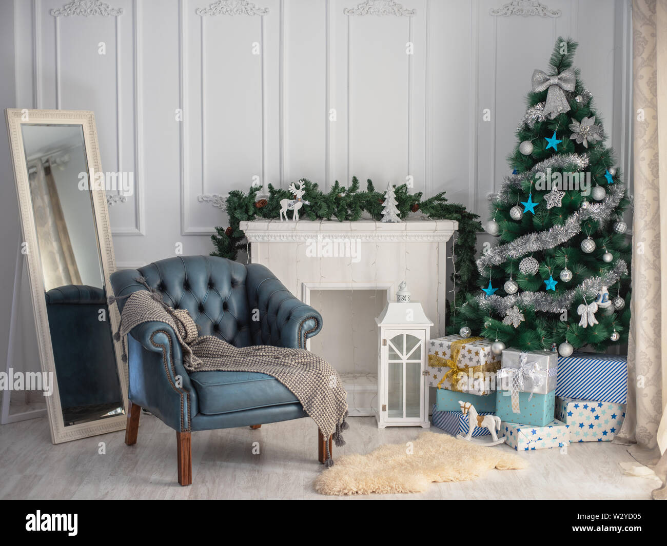 Beautiful christmas interior hi-res stock photography and images - Alamy