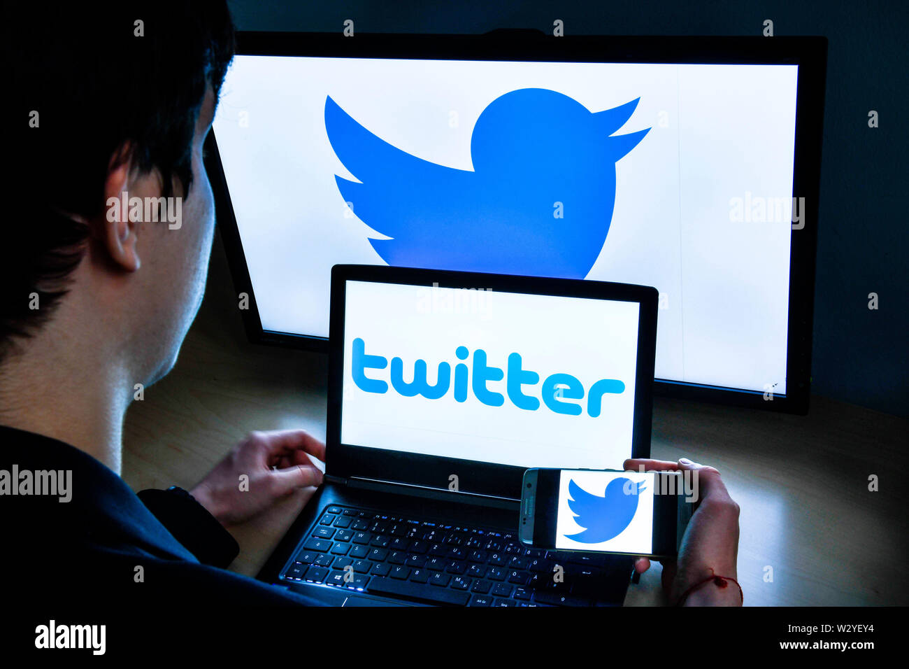 Twitter image logo hi-res stock photography and images - Alamy
