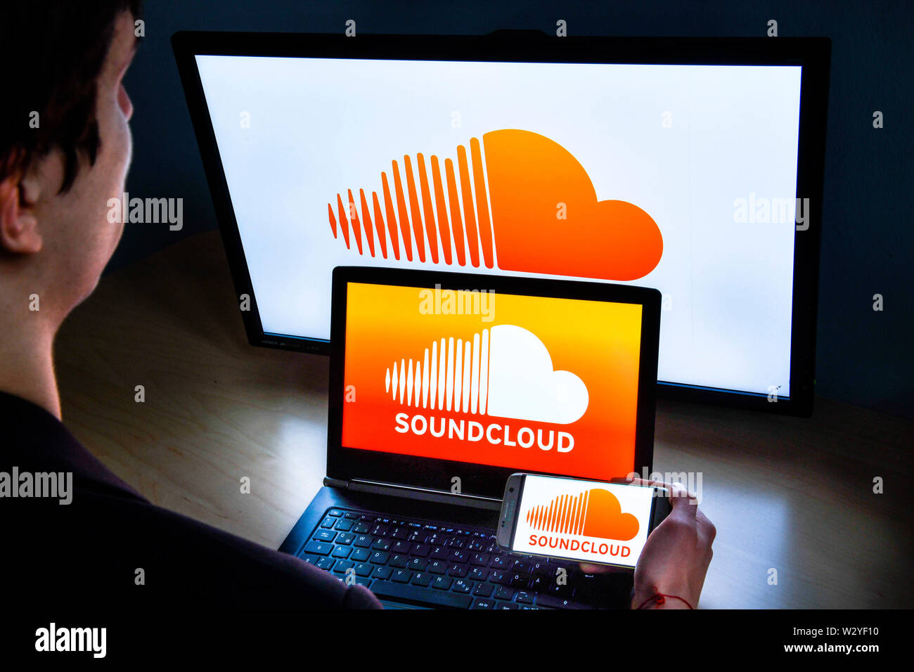 Soundcloud logo hi-res stock photography and images - Alamy