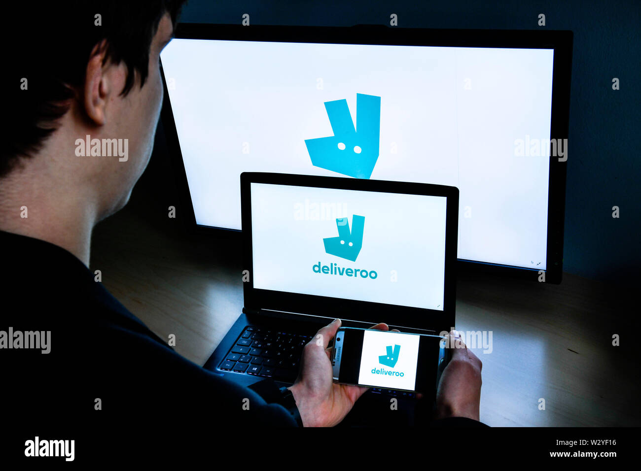 Deliveroo screen hi-res stock photography and images - Alamy