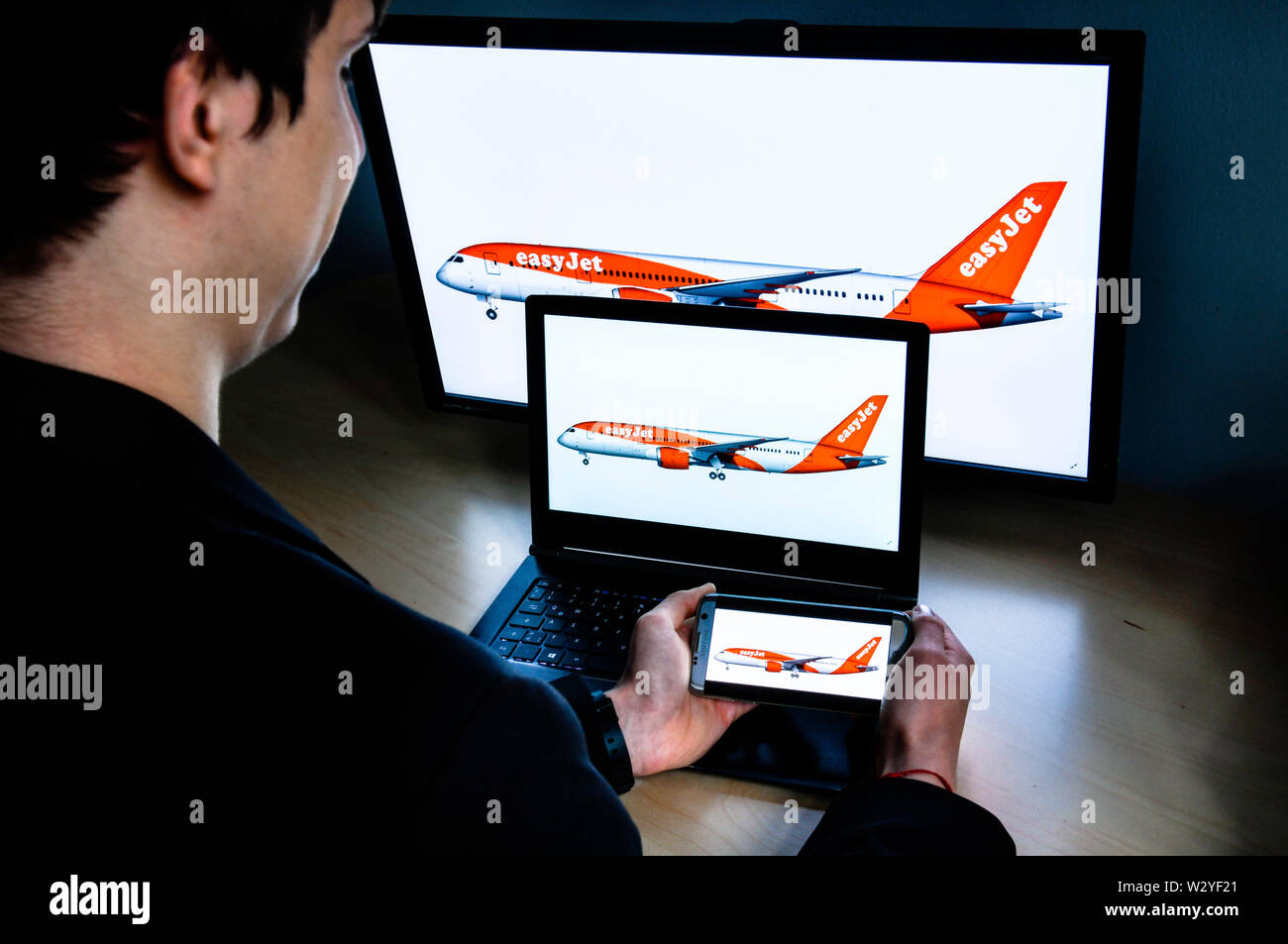 Easyjet images hi-res stock photography and images - Alamy