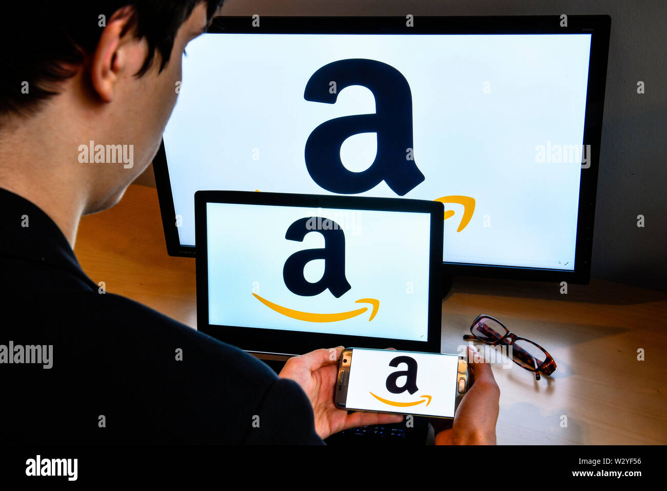 Amazon screen shot hi-res stock photography and images - Alamy