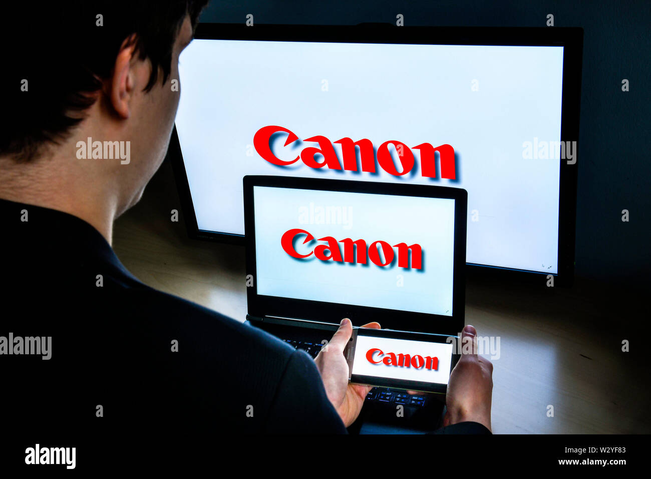 Canon computer hi-res stock photography and images - Alamy