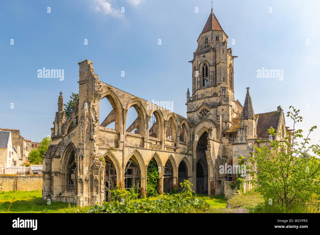 Partly ruined medieval church hi-res stock photography and images - Alamy