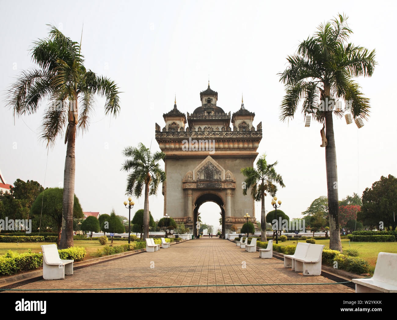 Patuxay (Patuxai) - Monument Aux Morts (Victory Gate) at Patuxay ...